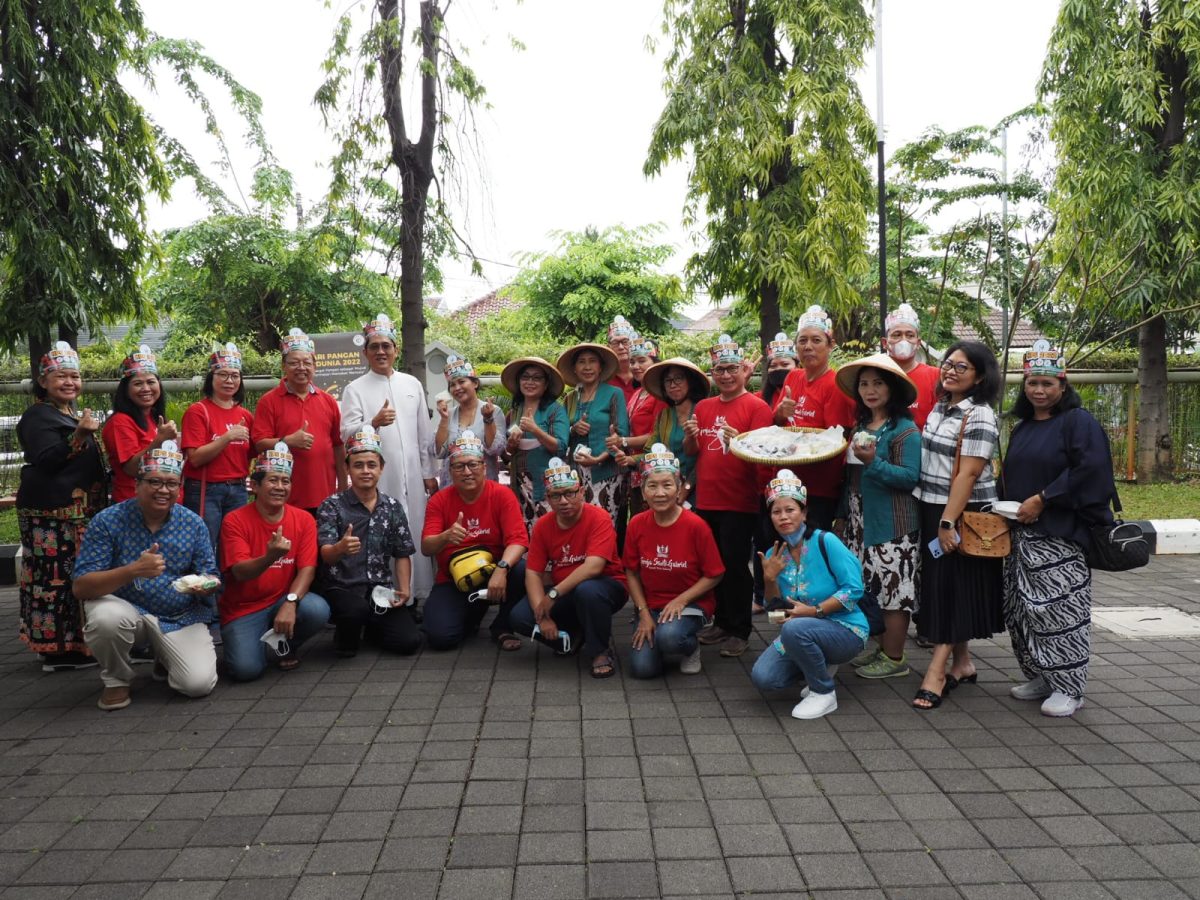 Paroki Pulo Gebang Peringati Hari Pangan Sedunia dengan Berbagi Buah ...