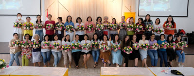 Workshop Merangkai Bunga di Paroki Pulo Gebang: Rangkaian Bunga Altar ...